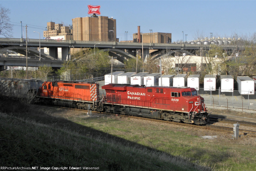 282 snakes thru the Grand Avenue "S" curves
